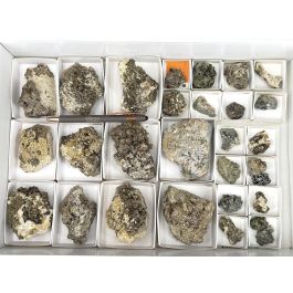 Grossular, Leucit xx; Cava Toscopomilo, Pitigliano, Toskana, Italien; 1 ...
